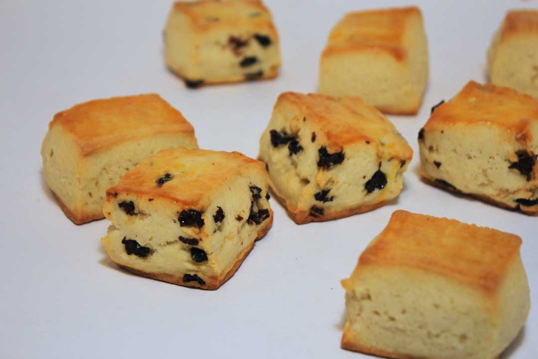 Bluto | Pack of 8 classic & raisins mini-scones